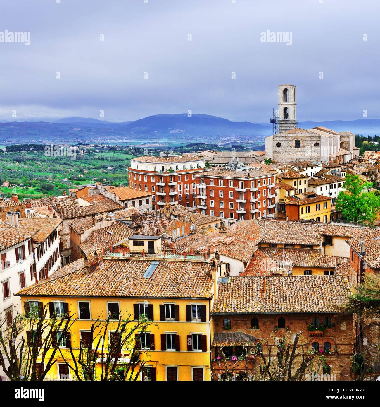 Italian farm building stone roof hi-res stock photography and images ...