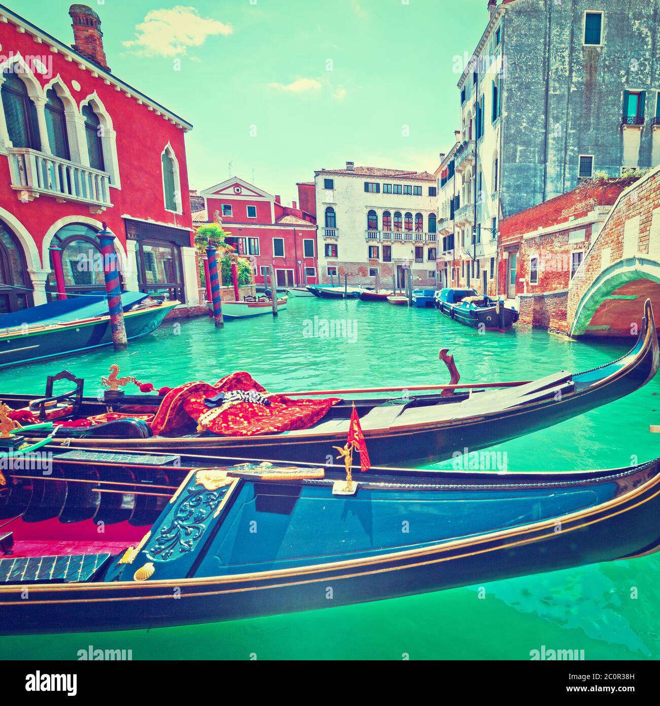Facade venice apartment building hi-res stock photography and images ...