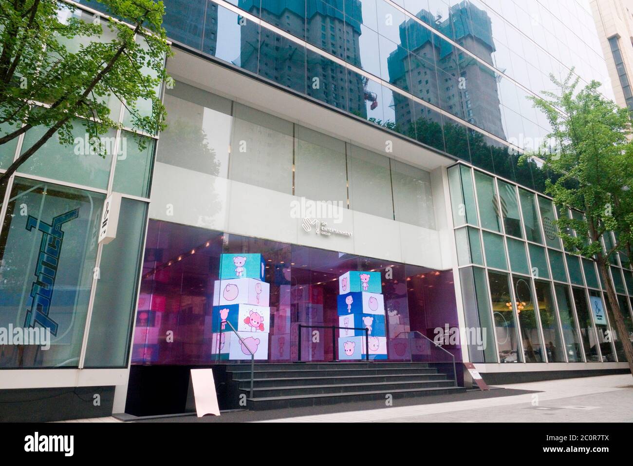 SM Entertainment, June 12, 2020 : The headquarters of SM Entertainment ...