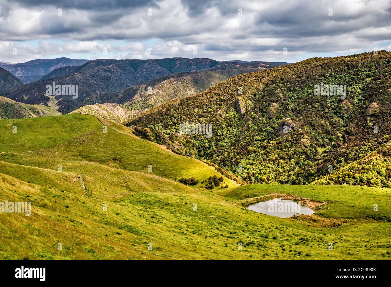 Hills over Rangitikei River in Three Kings Range, view from Erewhon ...