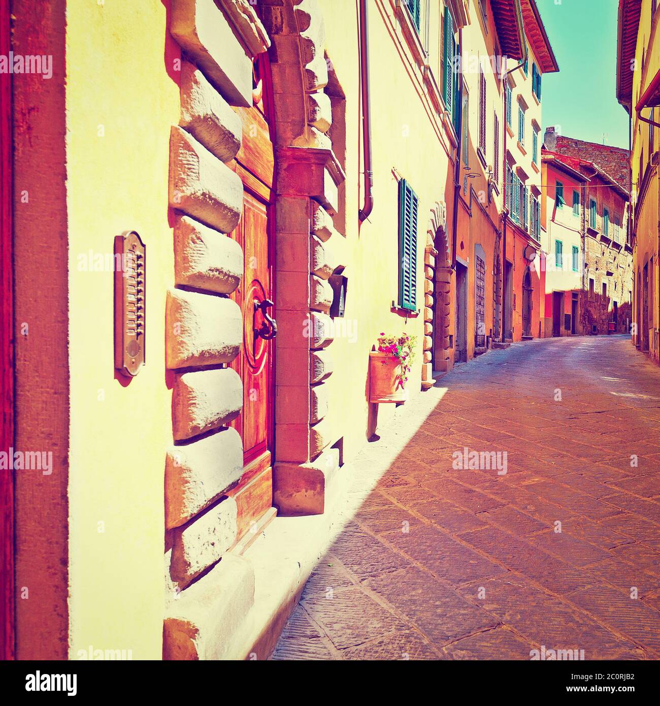 Grunge alley hi-res stock photography and images - Alamy