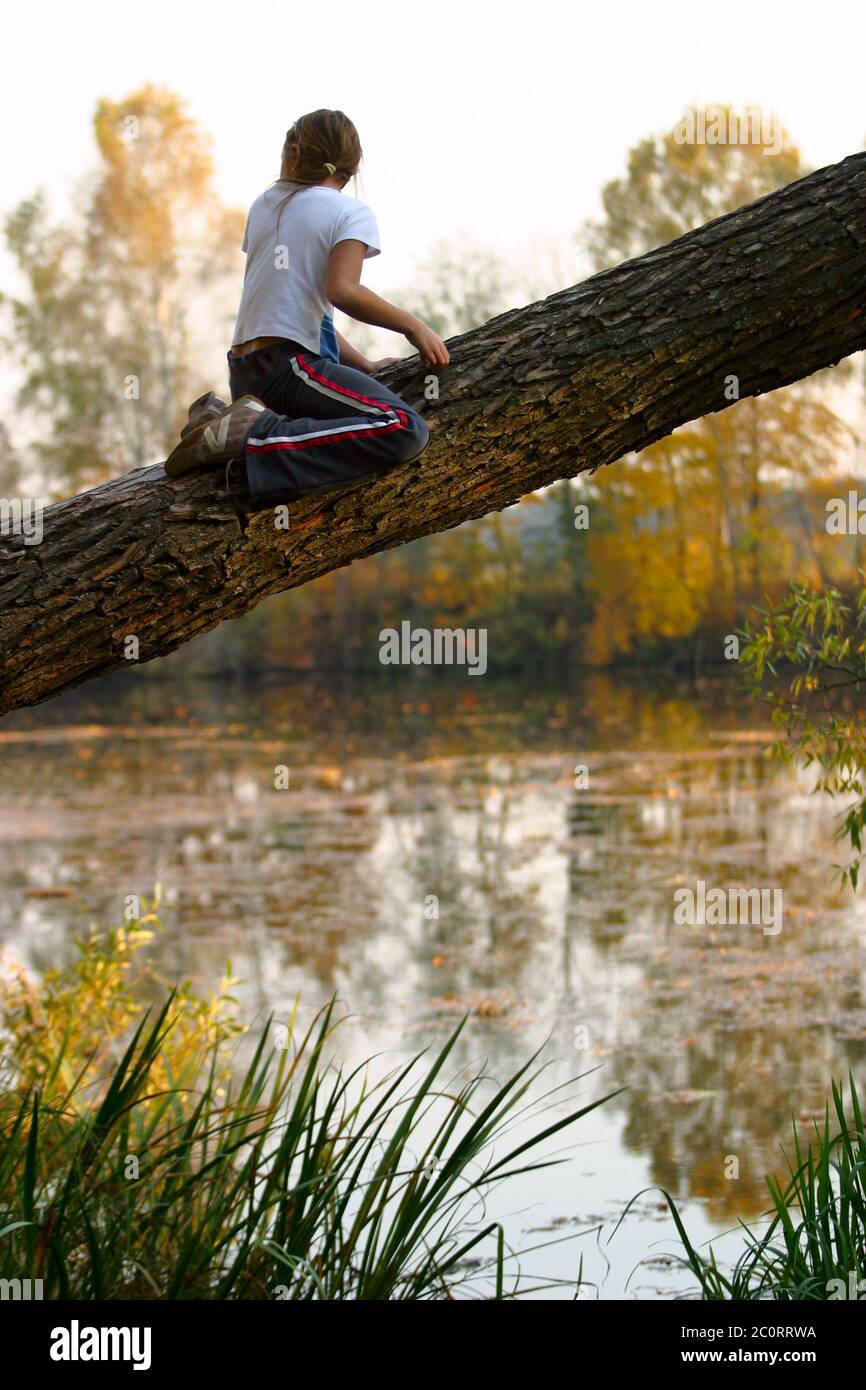 Child climb tree hi-res stock photography and images - Alamy