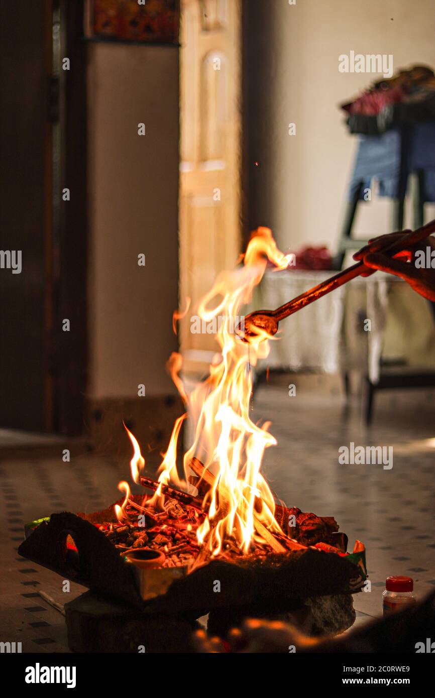 Hawan kund fire hi-res stock photography and images - Alamy