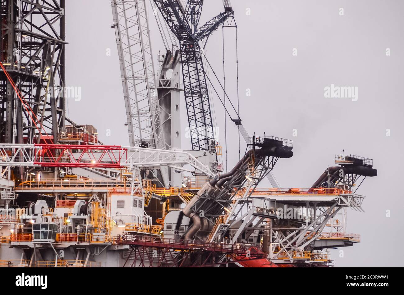 Oil Drilling Rig Silhouette Stock Photo - Alamy