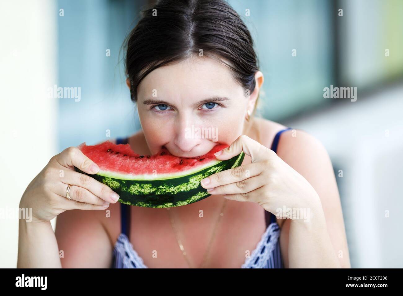 Woman eating watermelon Stock Photo - Alamy