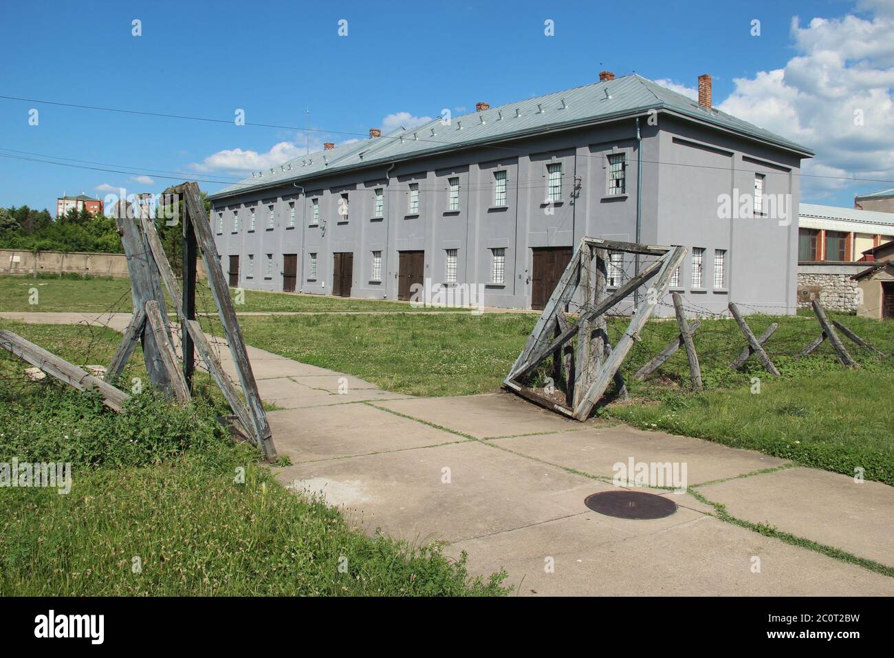 Nazi concentration camp fence wwii hi-res stock photography and images ...