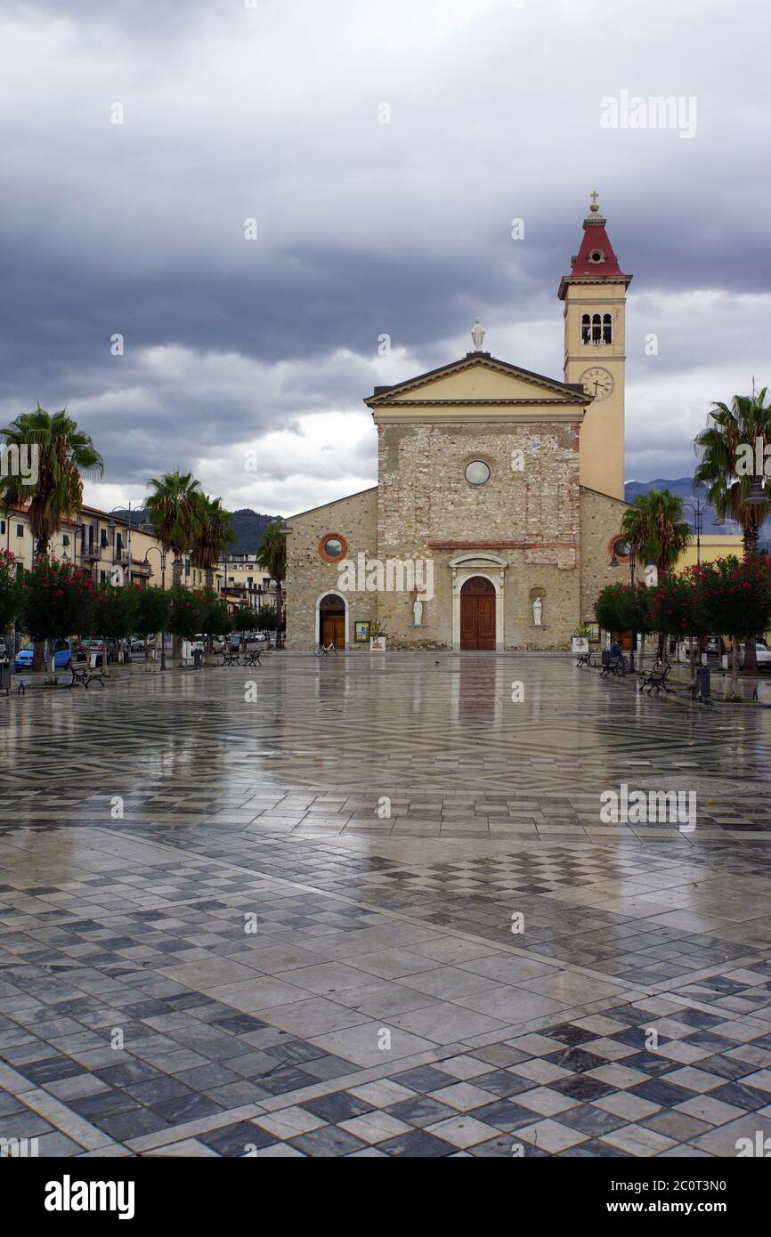 Sacra famiglia holy family hi-res stock photography and images - Alamy