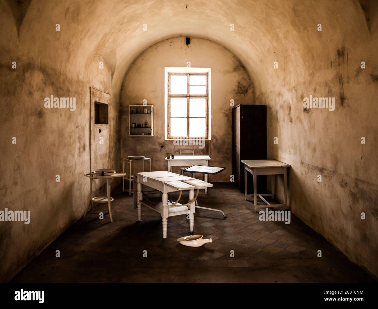 Messy hospital bed hi-res stock photography and images - Alamy