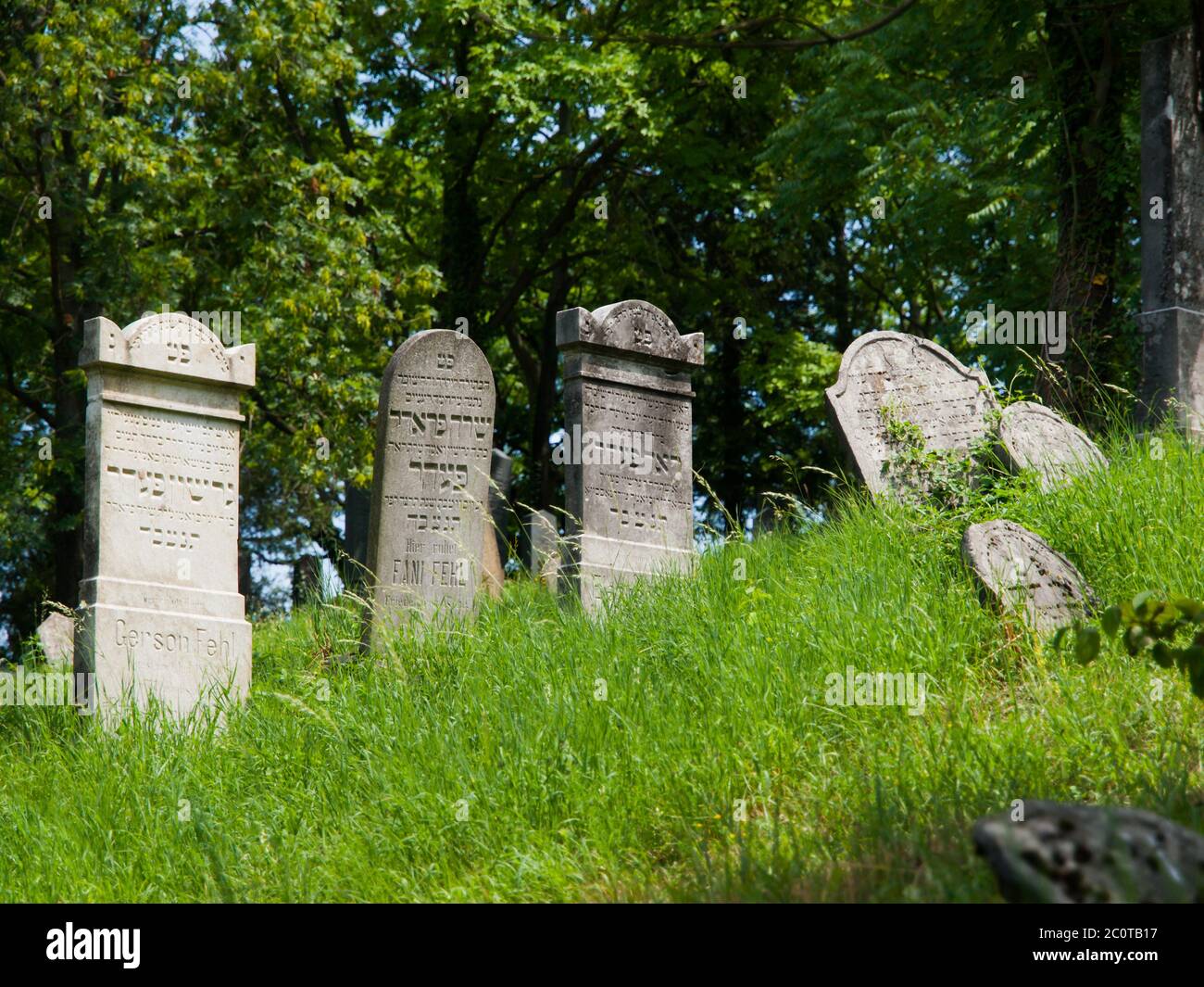 Cemetery tombstone graveyard funeral hi-res stock photography and ...