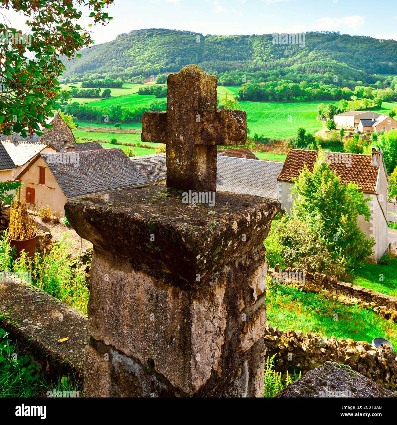 Outdoor stone cross hi-res stock photography and images - Alamy