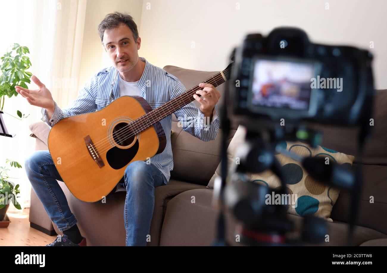 Review product hi-res stock photography and images - Alamy