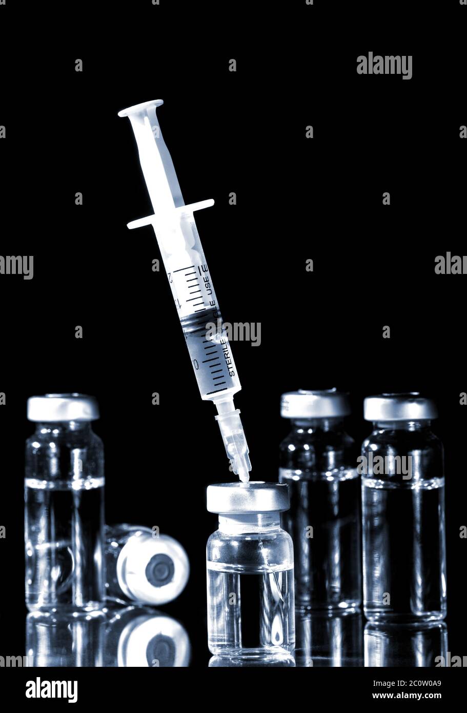 Glass Medicine Vials and Syringe Stock Photo - Alamy