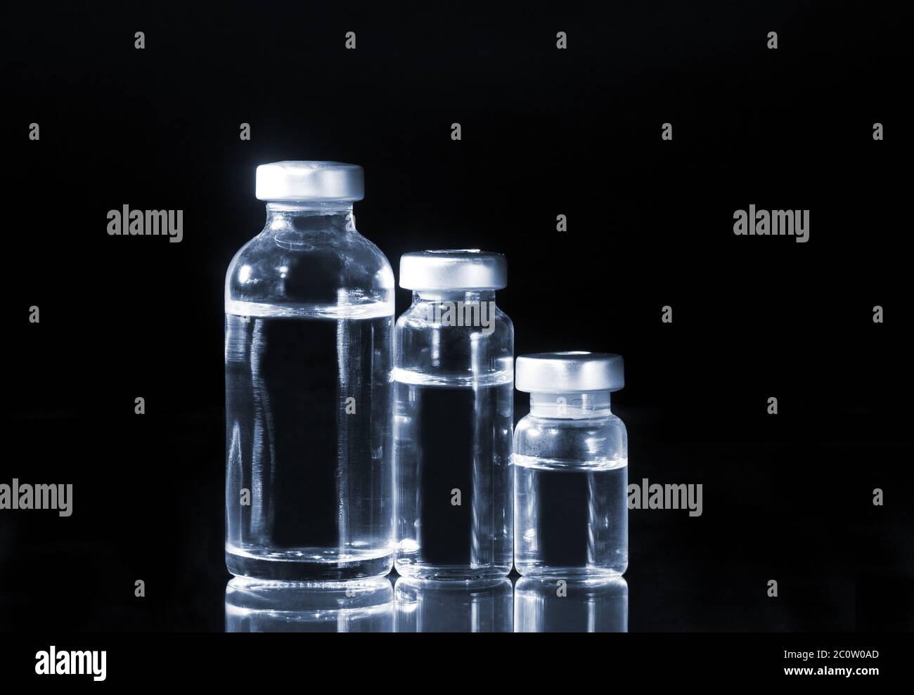 Glass Medicine Vials and Syringe Stock Photo - Alamy