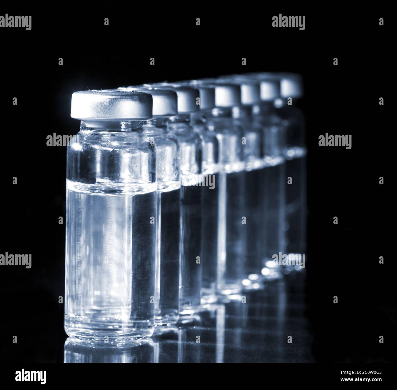 Glass Medicine Vials and Syringe Stock Photo - Alamy