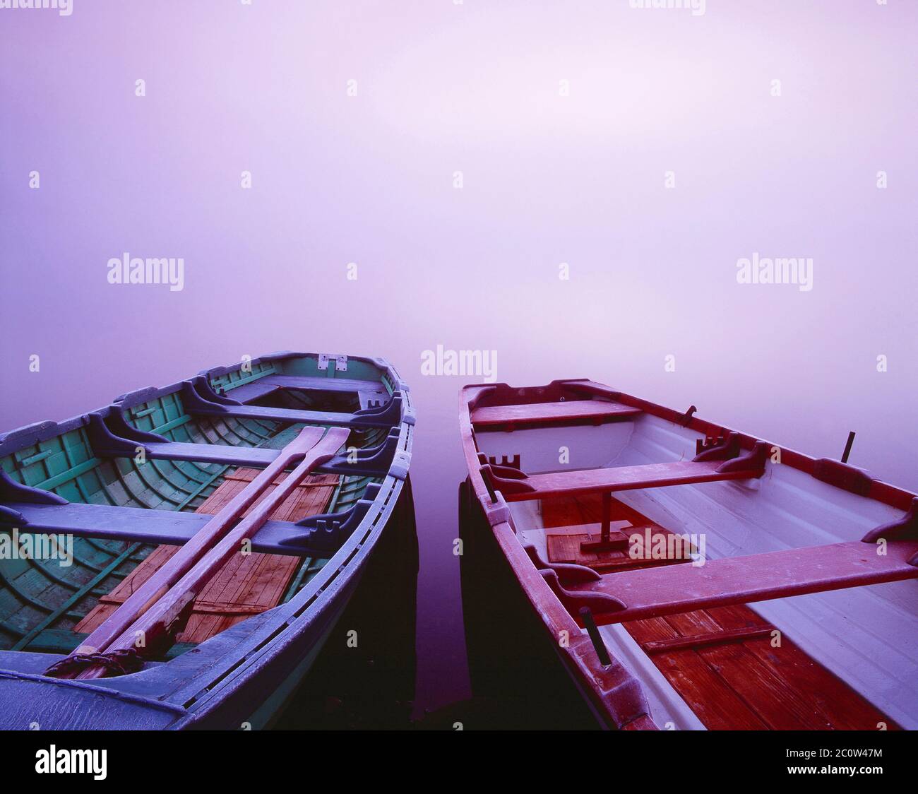 Two oars in row boat hi-res stock photography and images - Alamy