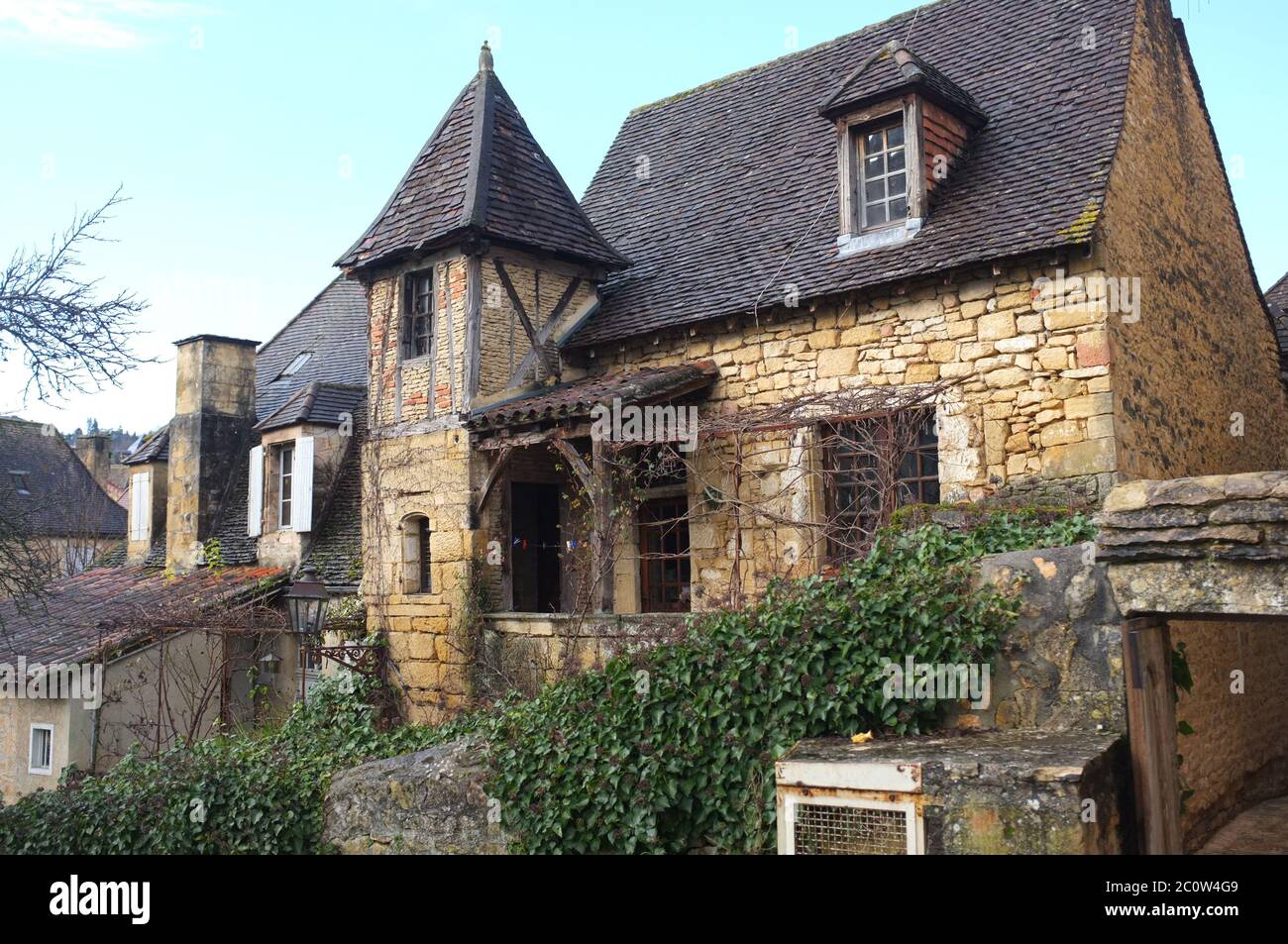 Traditional french house hi-res stock photography and images - Alamy