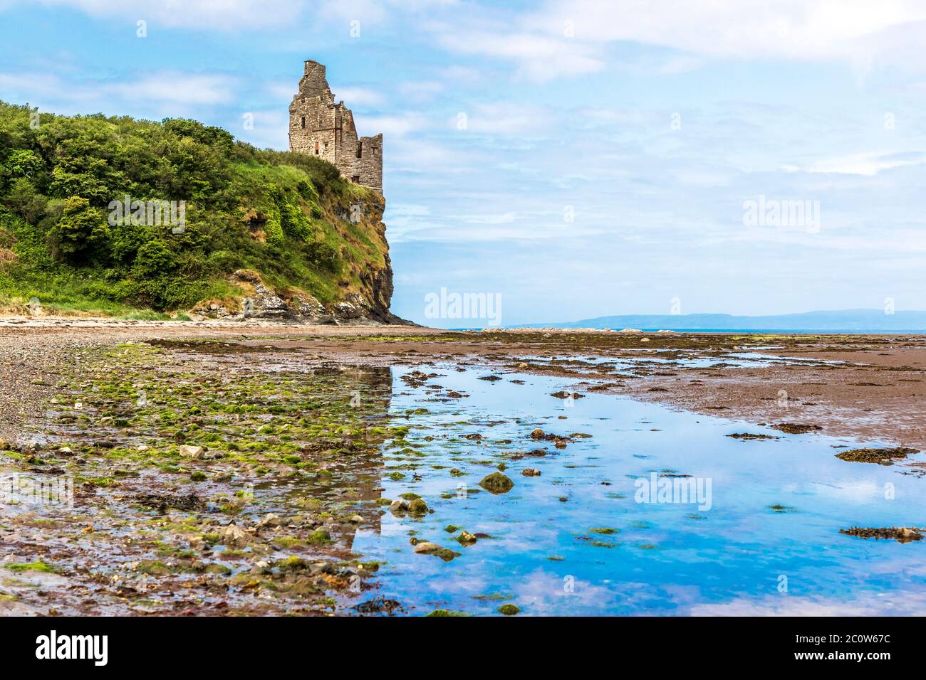 Medieval coastal clifftop castle hi-res stock photography and images ...