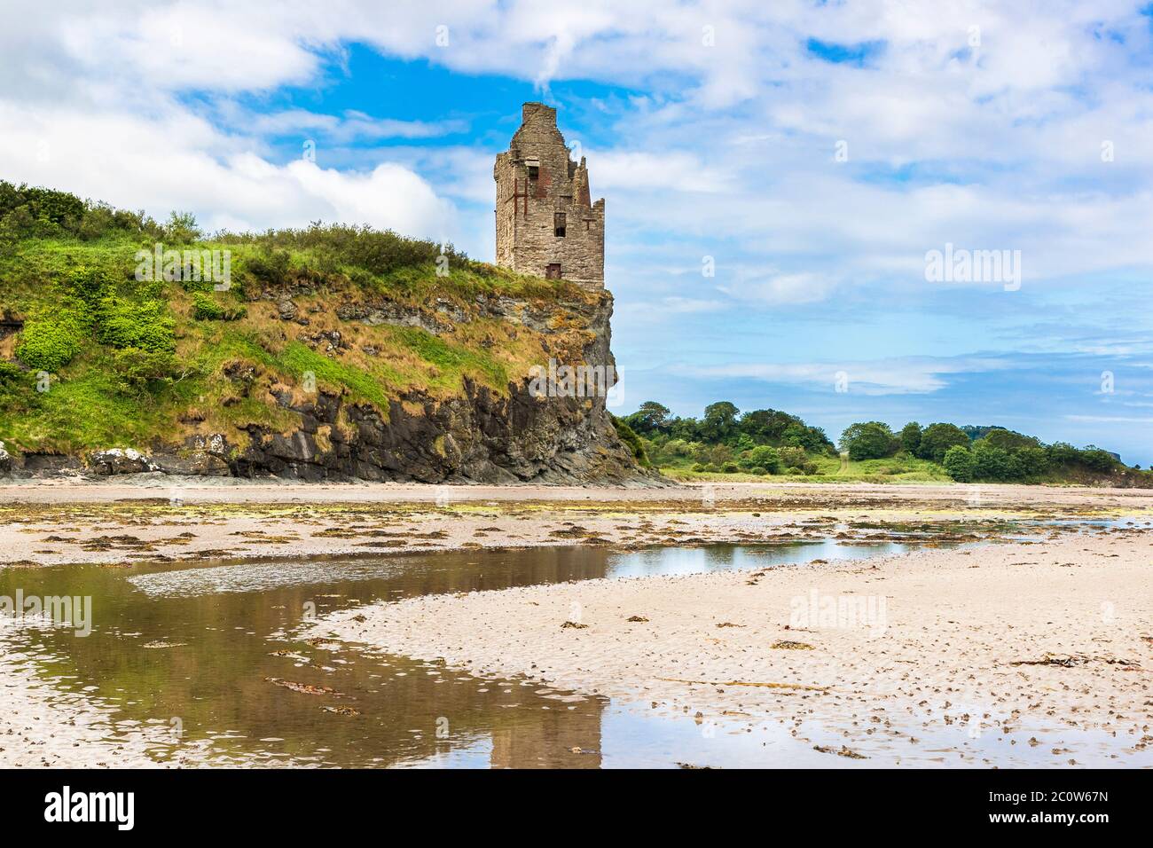 Medieval coastal clifftop castle hi-res stock photography and images ...