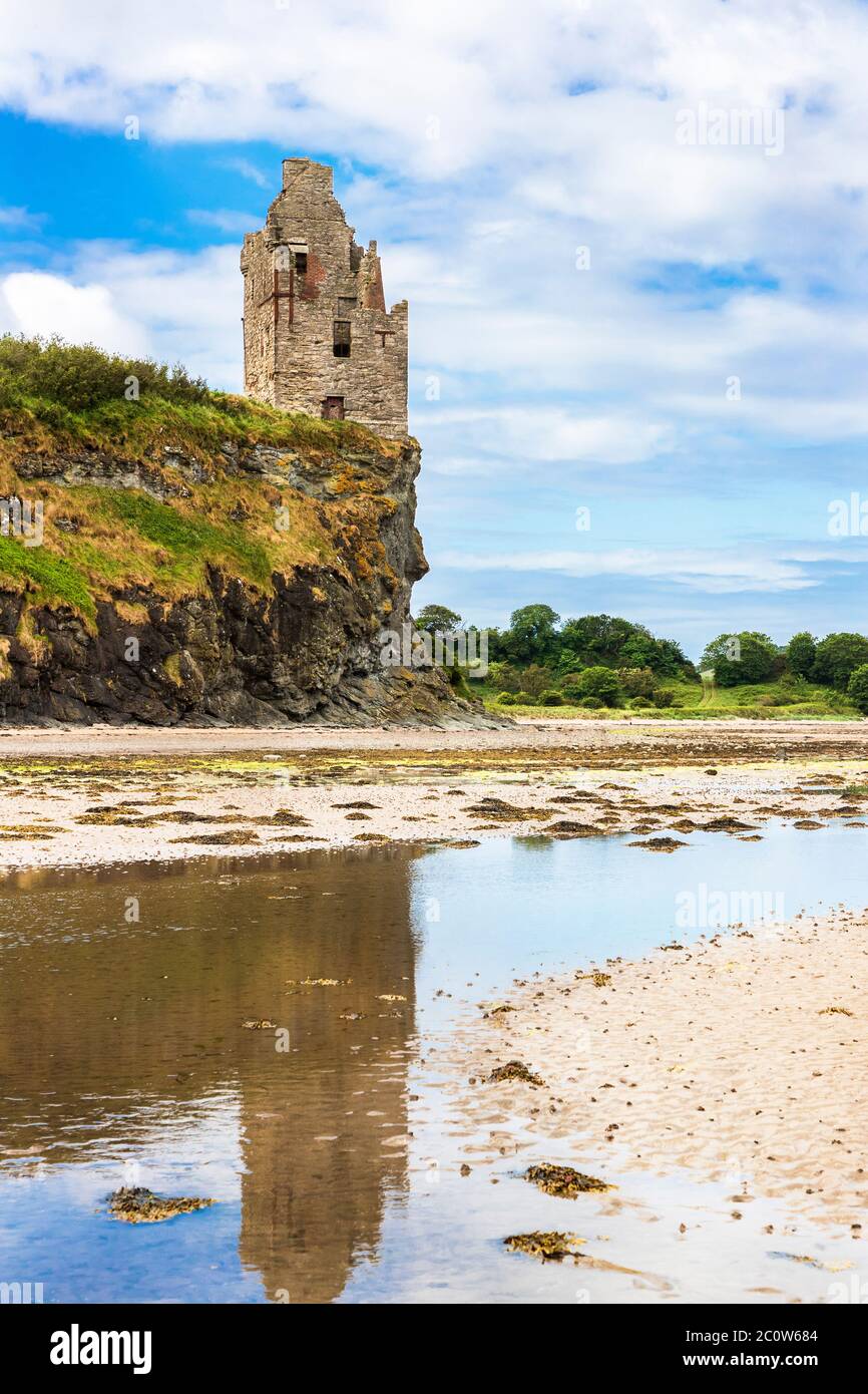 Medieval coastal clifftop castle hi-res stock photography and images ...
