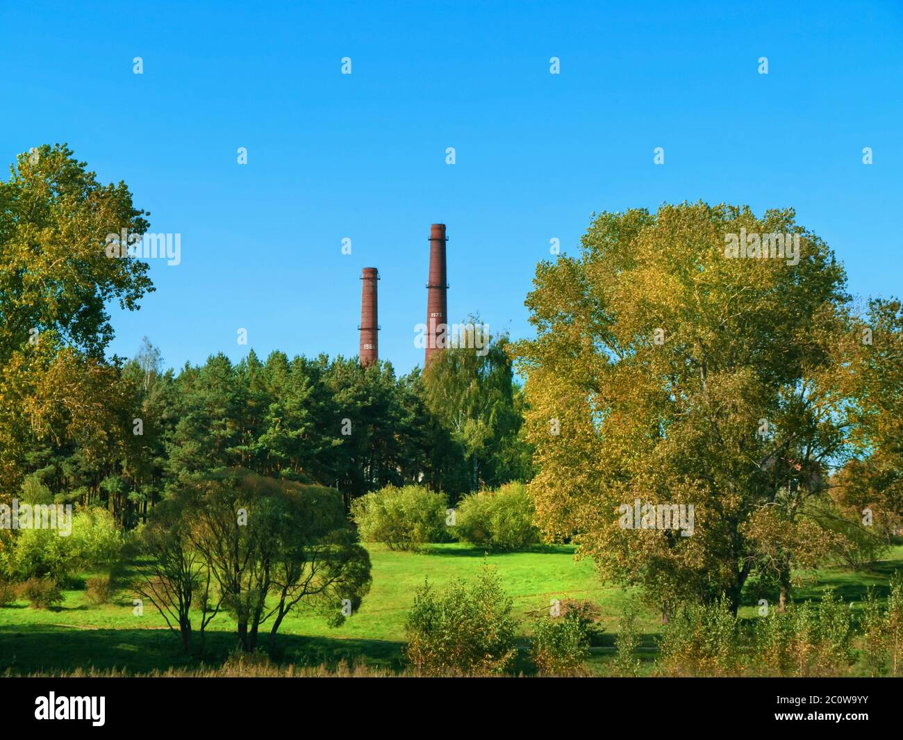 Smokestacks and water hi-res stock photography and images - Alamy