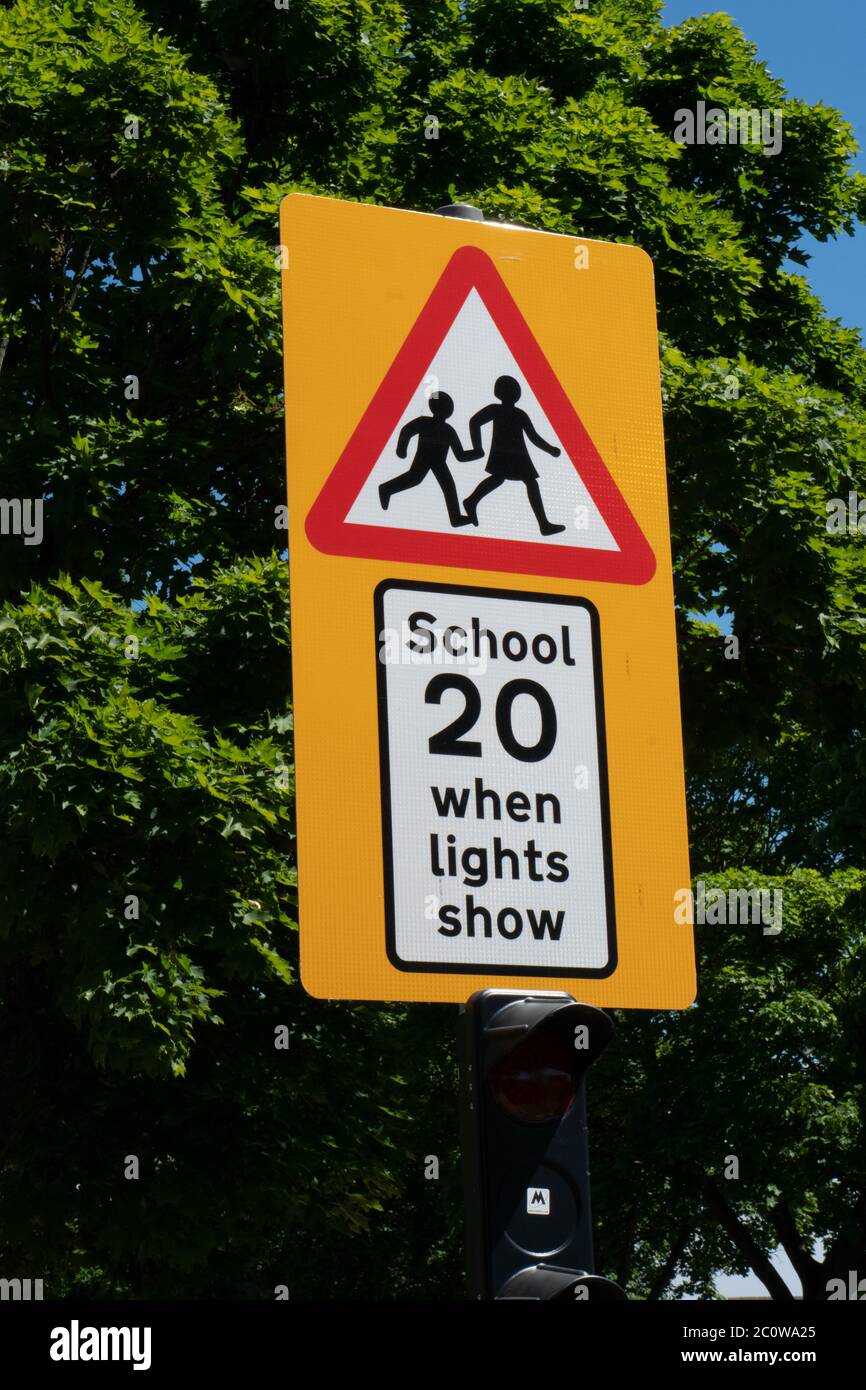 20 mph road sign hi-res stock photography and images - Alamy