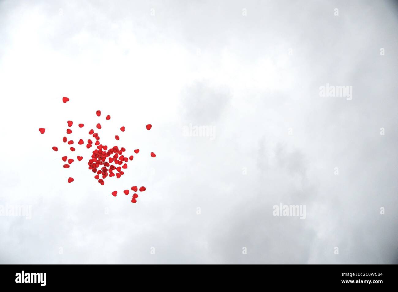balloon love in love fell in love heart red fly flies flys flying air ...