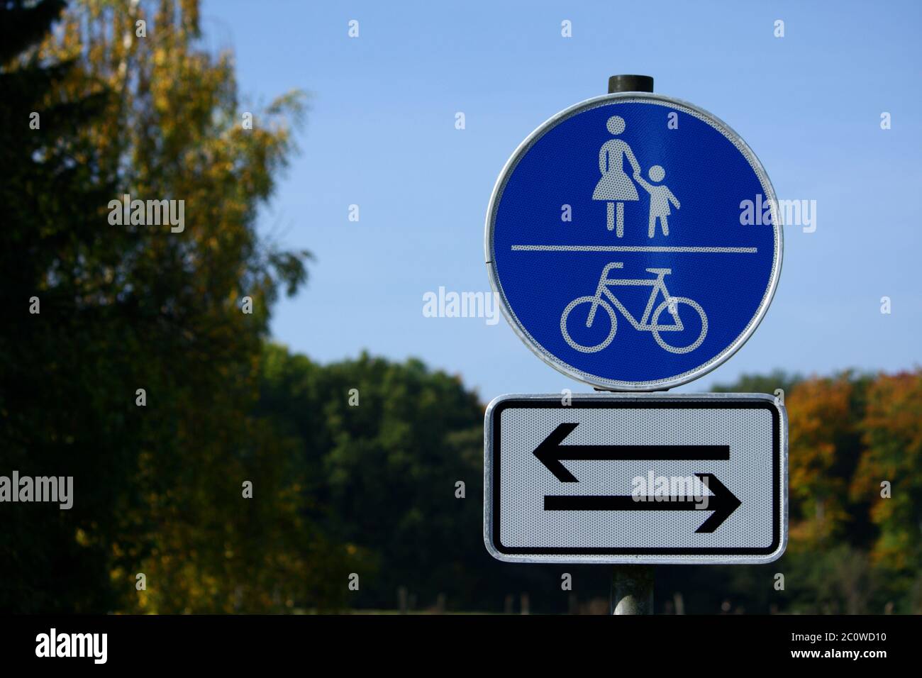bike path sign Stock Photo - Alamy