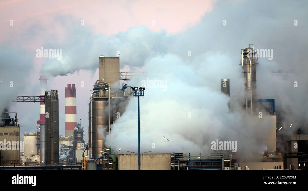 Schwechat refinery hi-res stock photography and images - Alamy