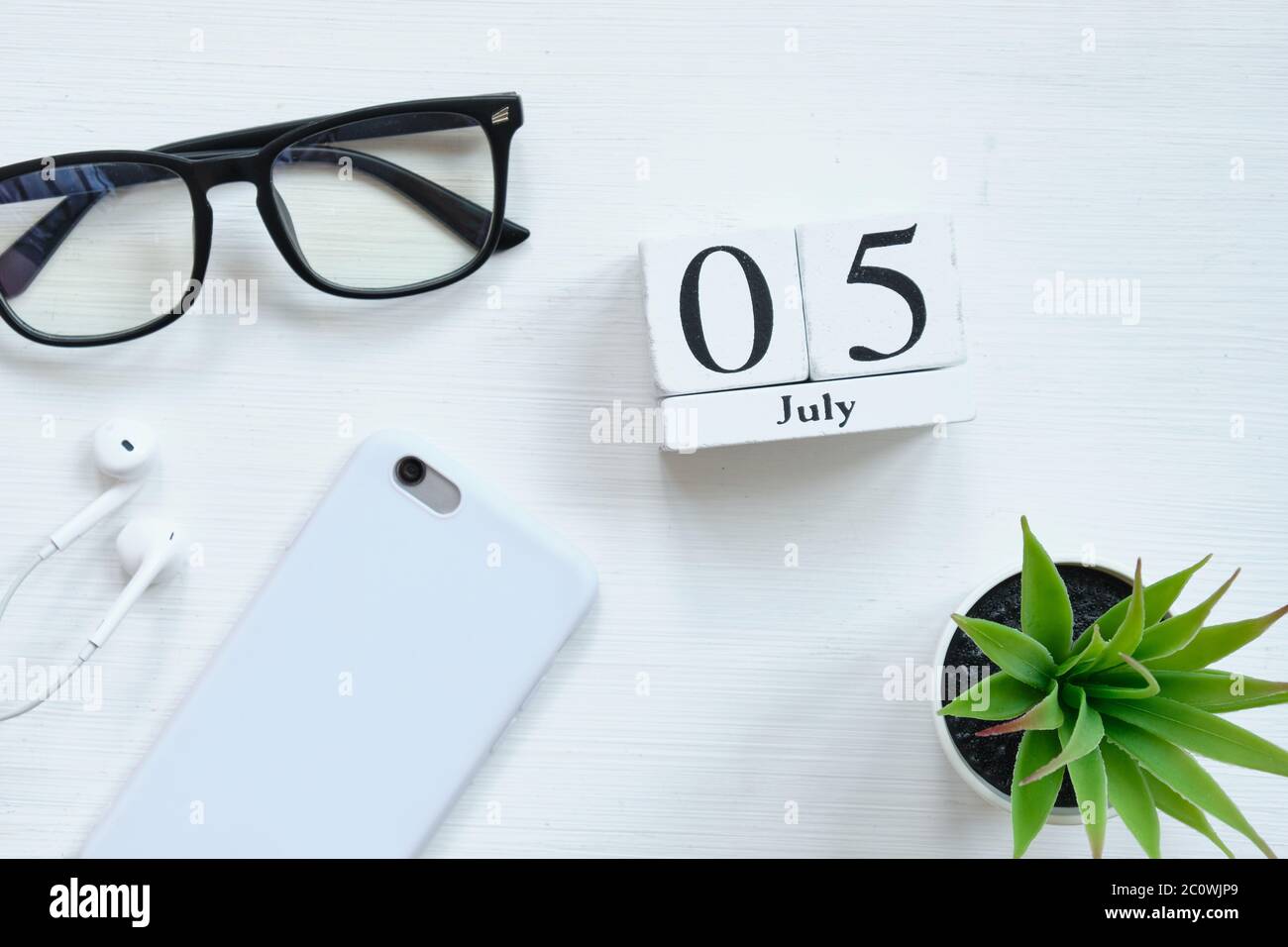 5th fifth july month calendar concept on wooden blocks Stock Photo - Alamy