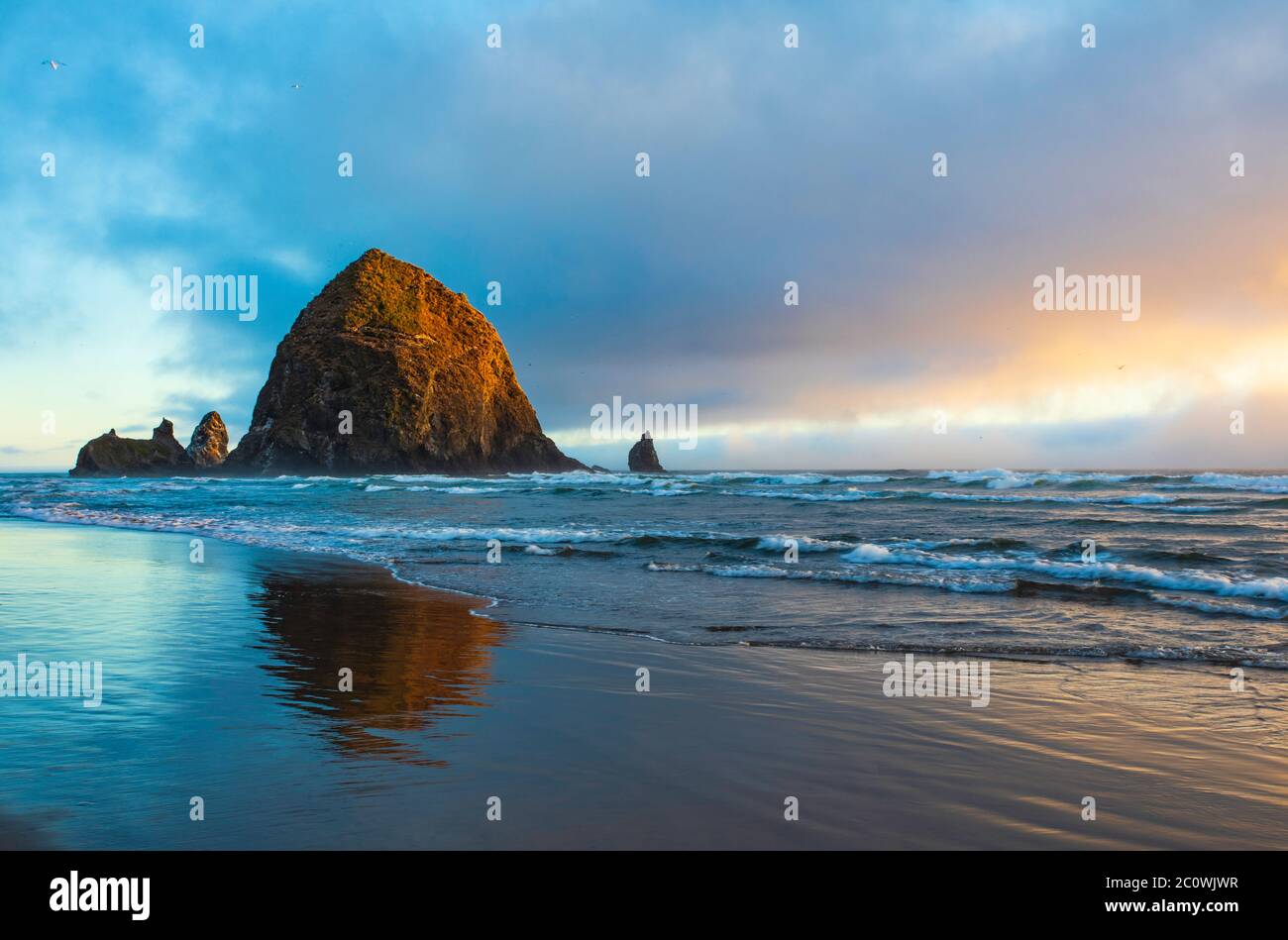 Reflections on rock hi-res stock photography and images - Alamy