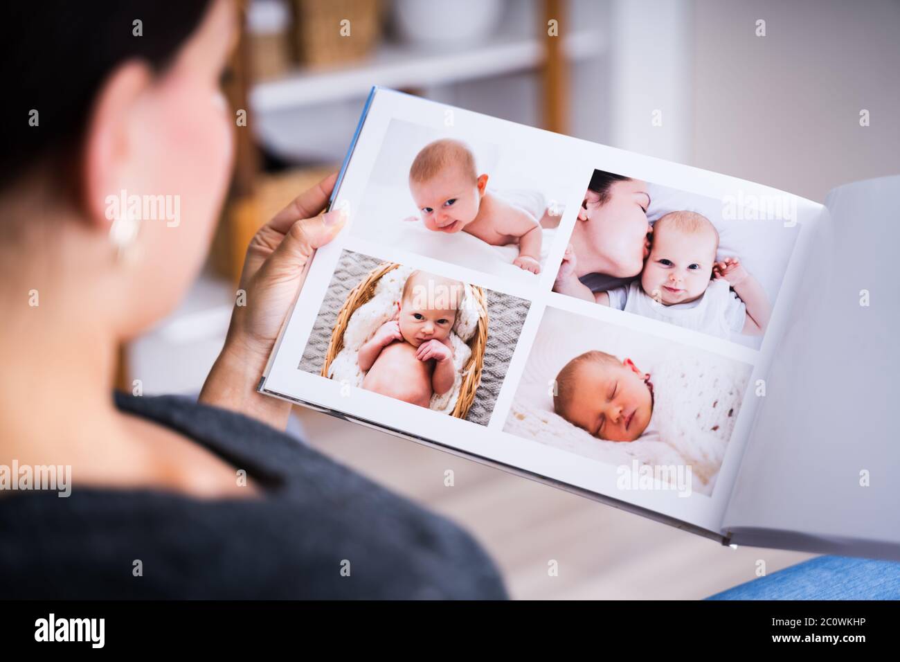 Women photo album hi-res stock photography and images - Alamy