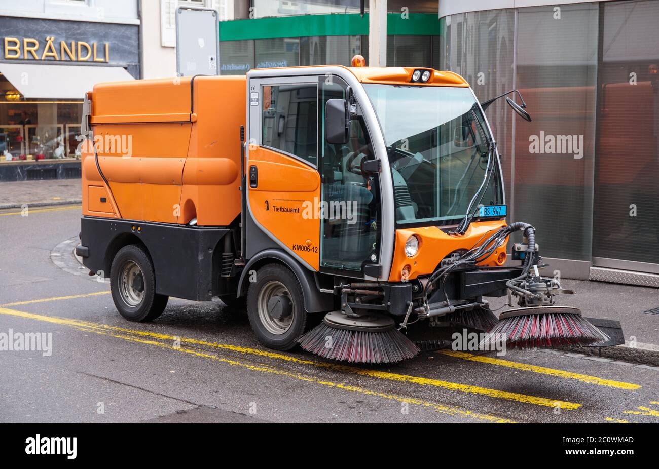 Street sweeper truck hi-res stock photography and images - Alamy