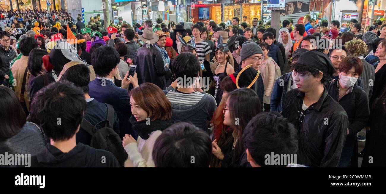 Night revellers tokyo hi-res stock photography and images - Alamy
