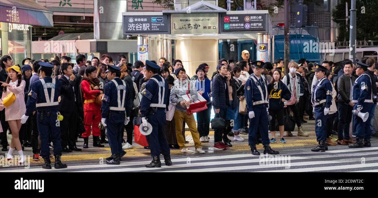 Tokyo police hi-res stock photography and images - Alamy