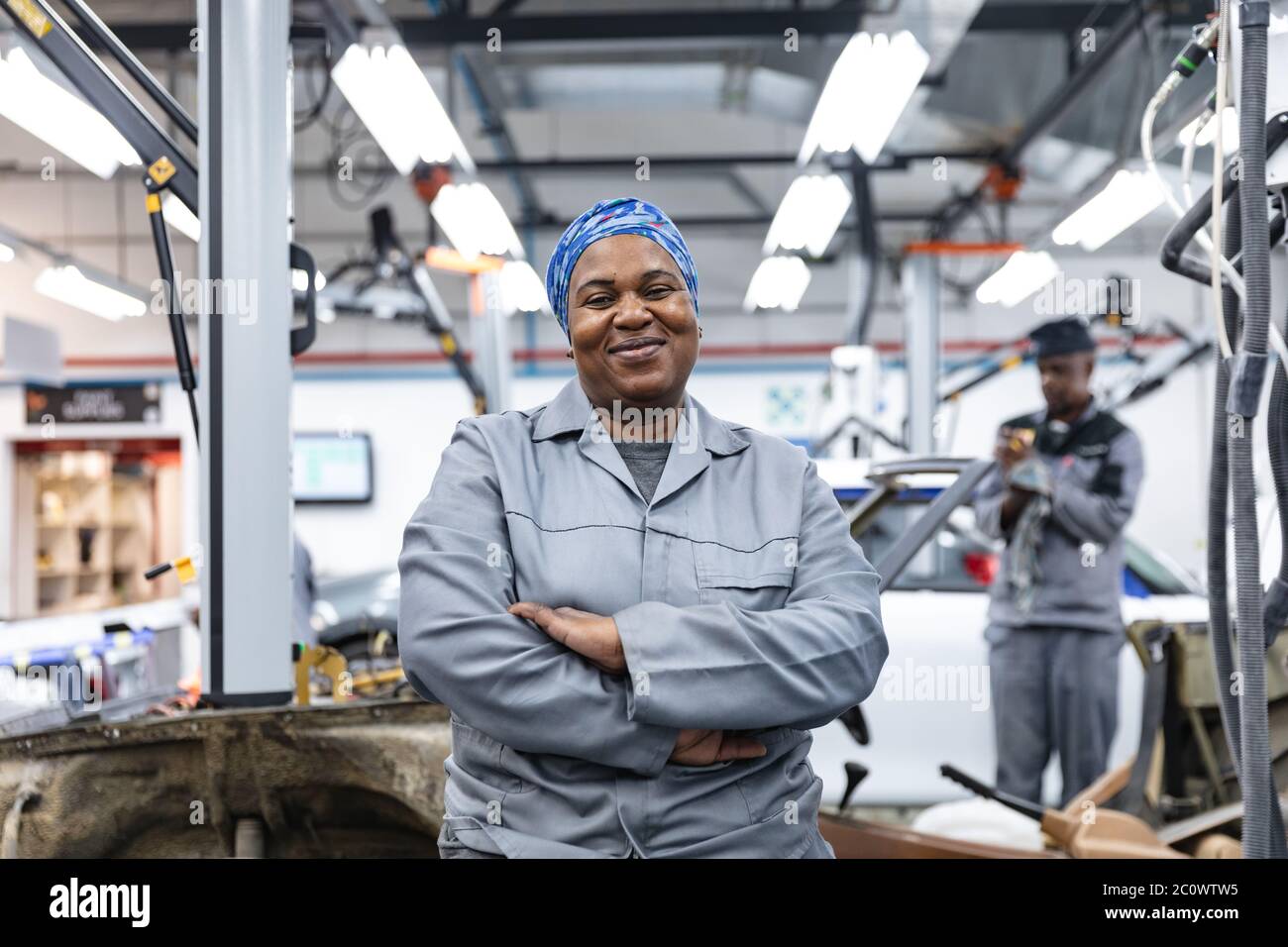 Portrait of happy African American mechanic woman Stock Photo - Alamy