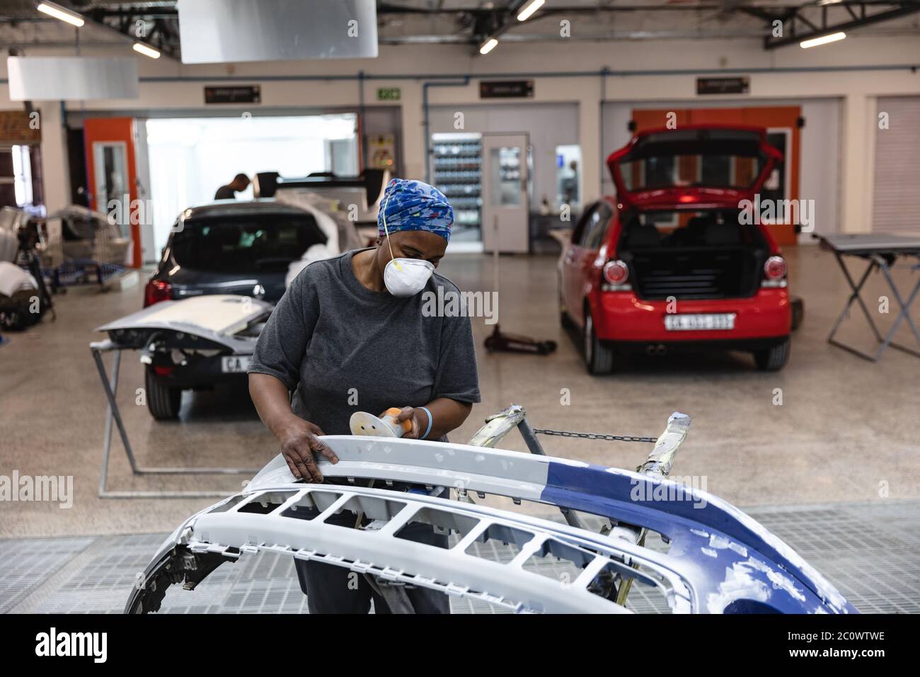 African American mechanic woman sanding Stock Photo - Alamy