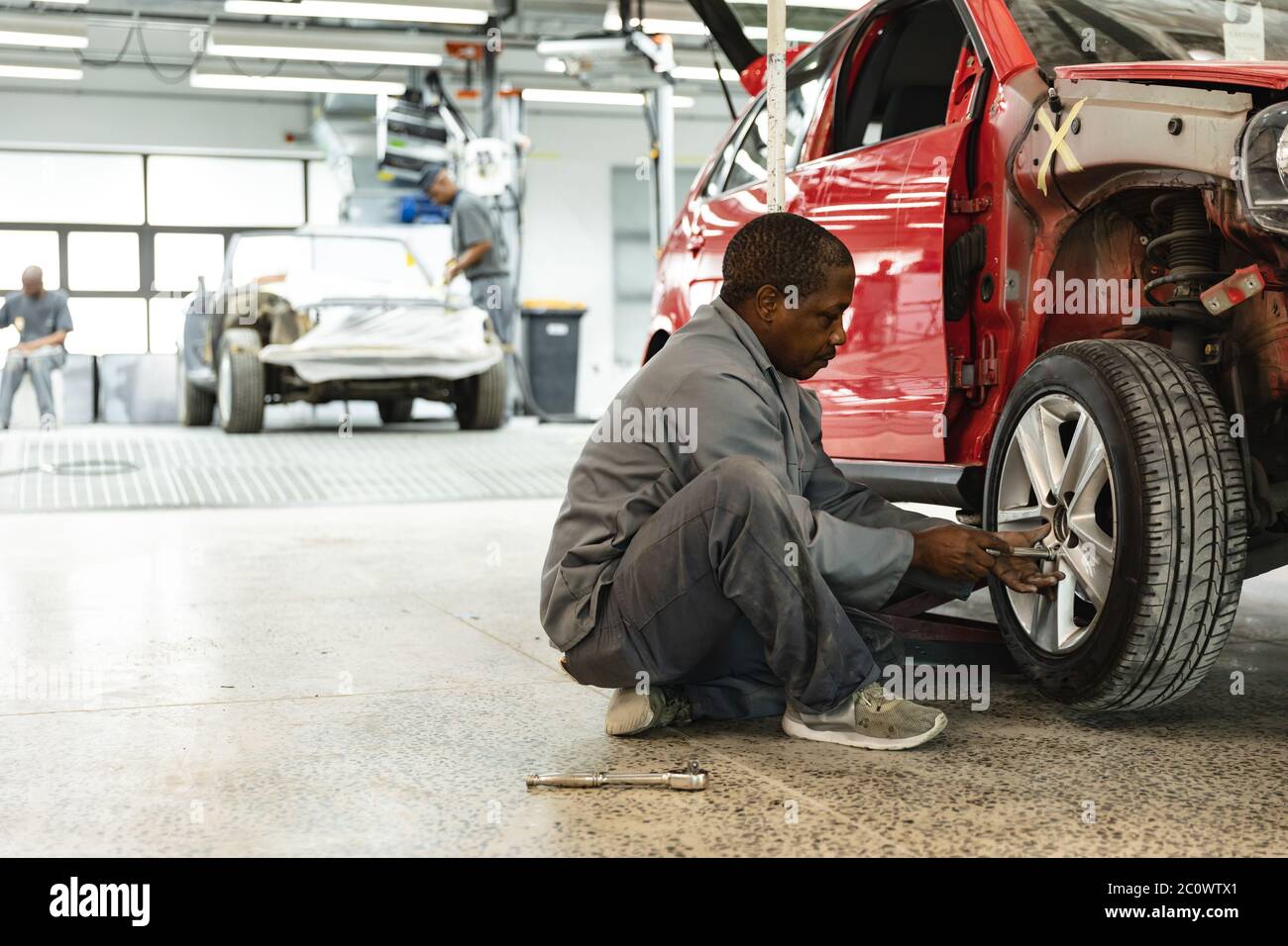Black mechanic working on car hi-res stock photography and images - Alamy