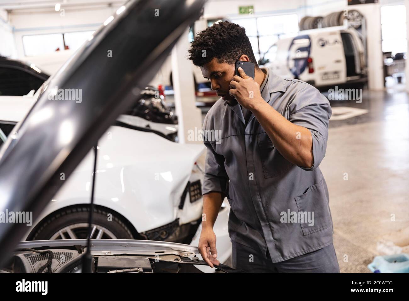 Race mechanic man hi-res stock photography and images - Alamy