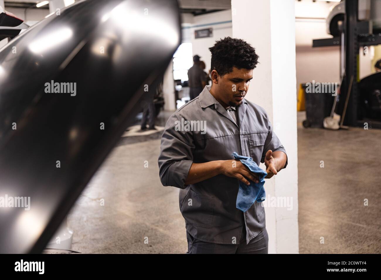 Race car mechanic work hi-res stock photography and images - Alamy