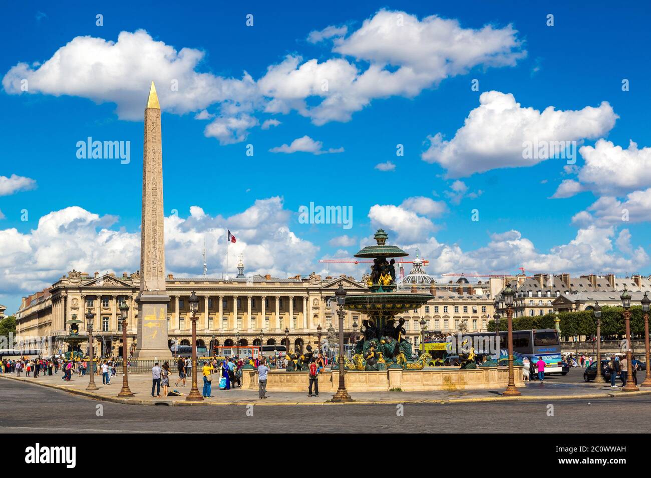 Place de la concorde fountain hi-res stock photography and images - Alamy