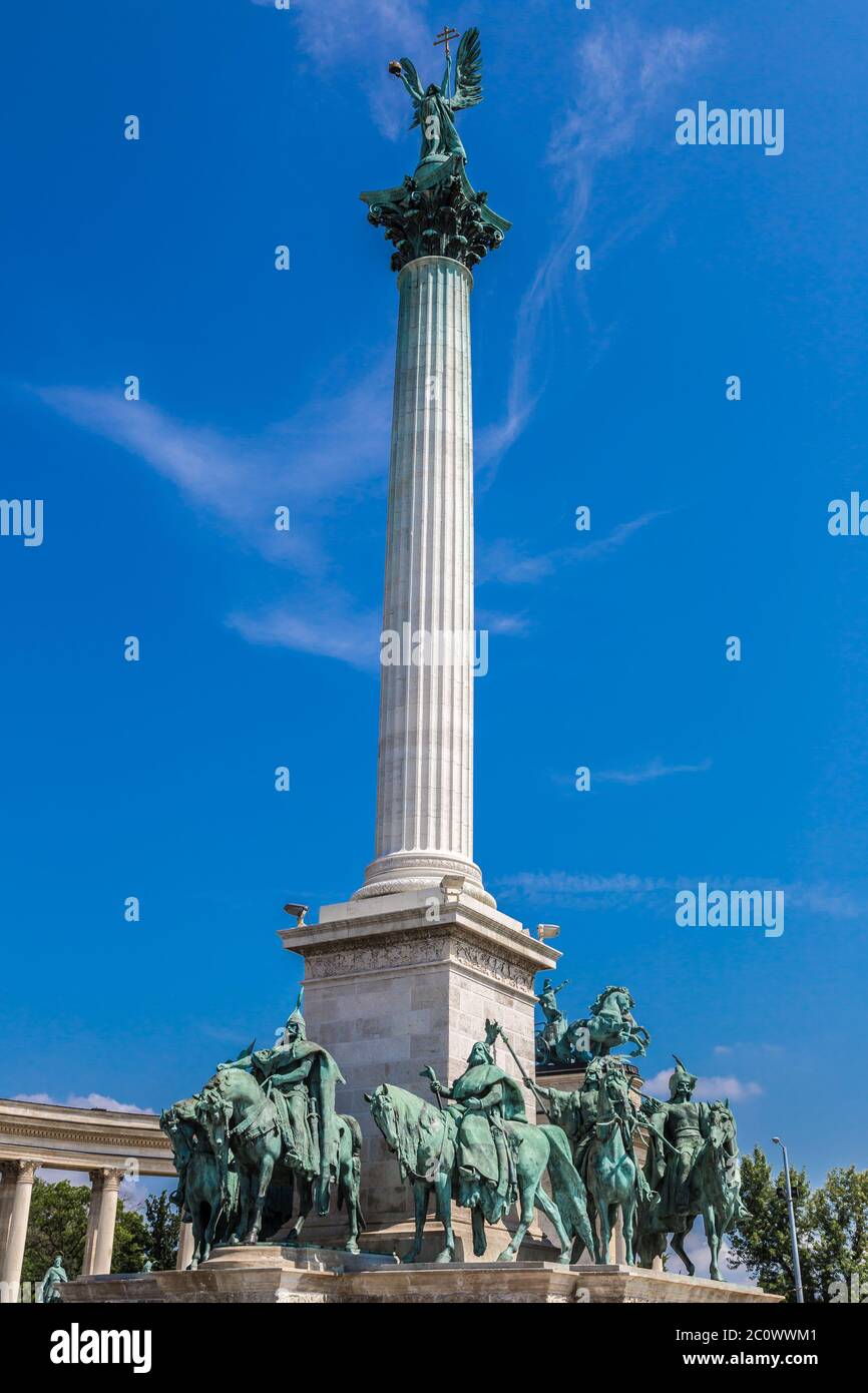 City square heroes monuments hi-res stock photography and images - Alamy