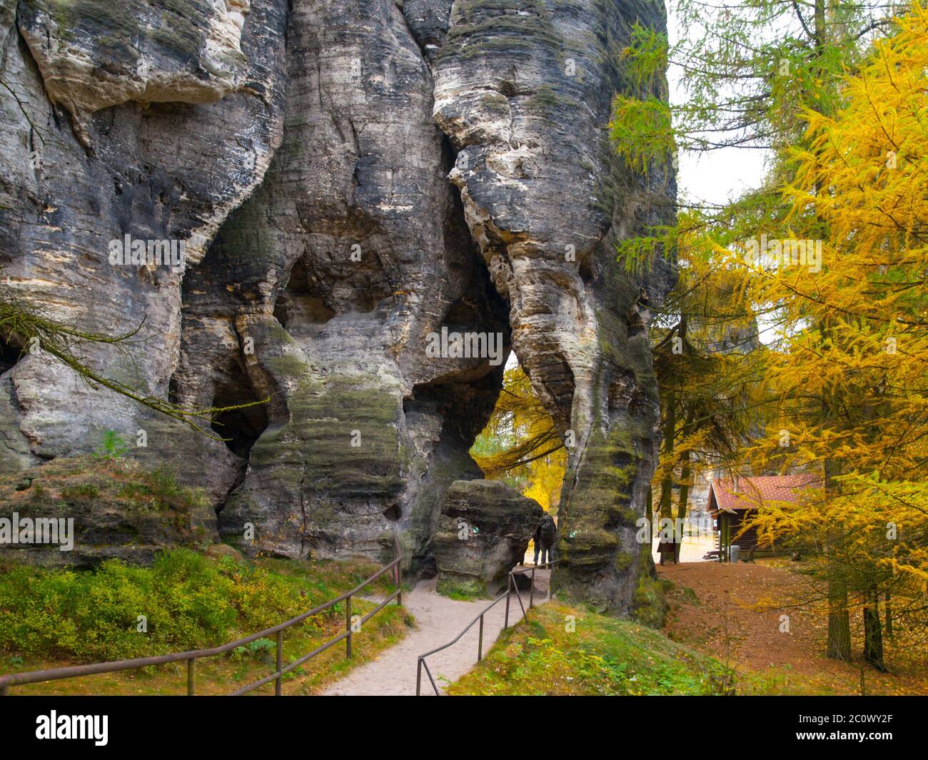 Narrow cleft hi-res stock photography and images - Alamy