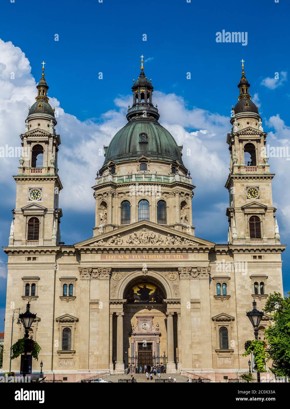 St. Stephen's Basilica, the largest church in Budapest, Hungary Stock ...
