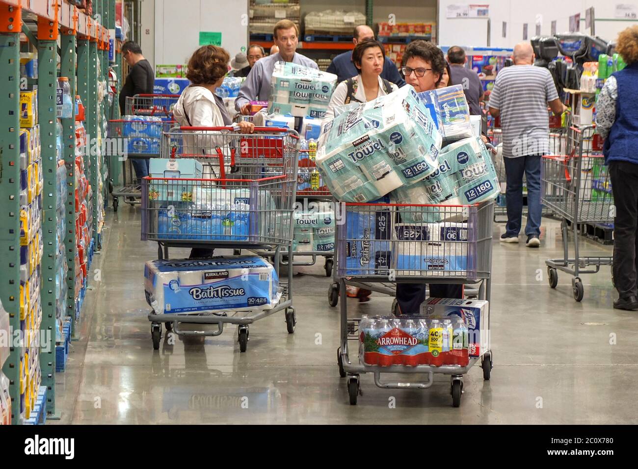 Costco shoppers toilet paper hi-res stock photography and images - Alamy