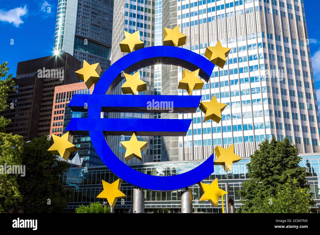 Frankfurt euro sign hi-res stock photography and images - Alamy