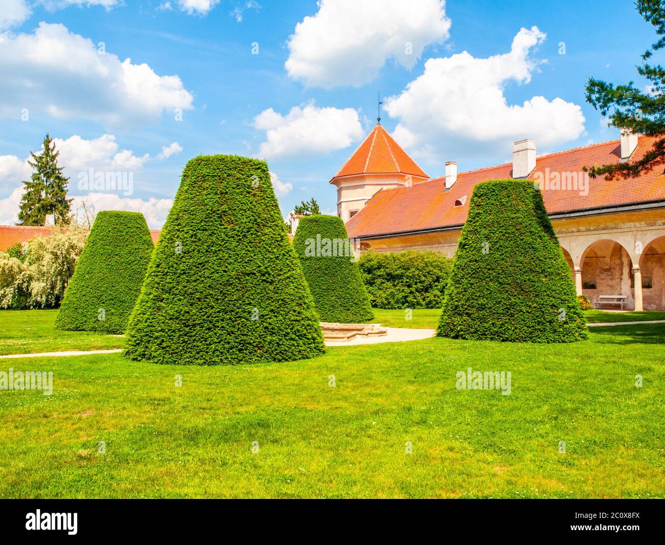 Renaissance garden architecture hi-res stock photography and images - Alamy