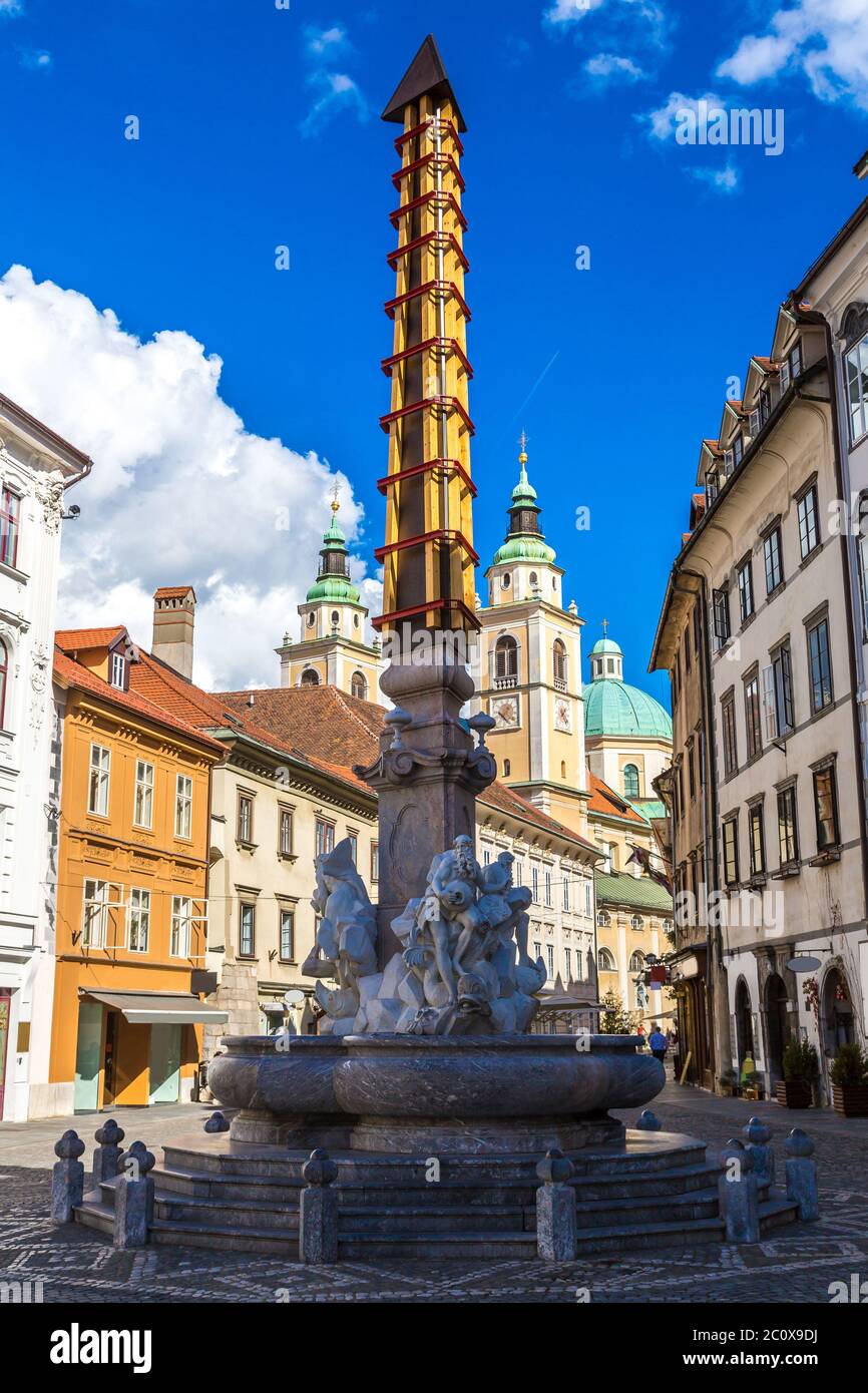 Cathedral fountain hi-res stock photography and images - Alamy