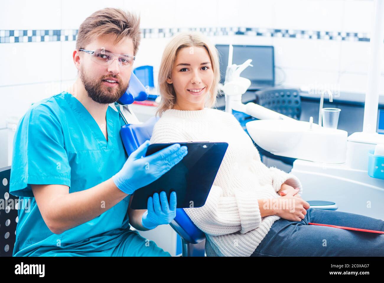 Reading the form hi-res stock photography and images - Alamy