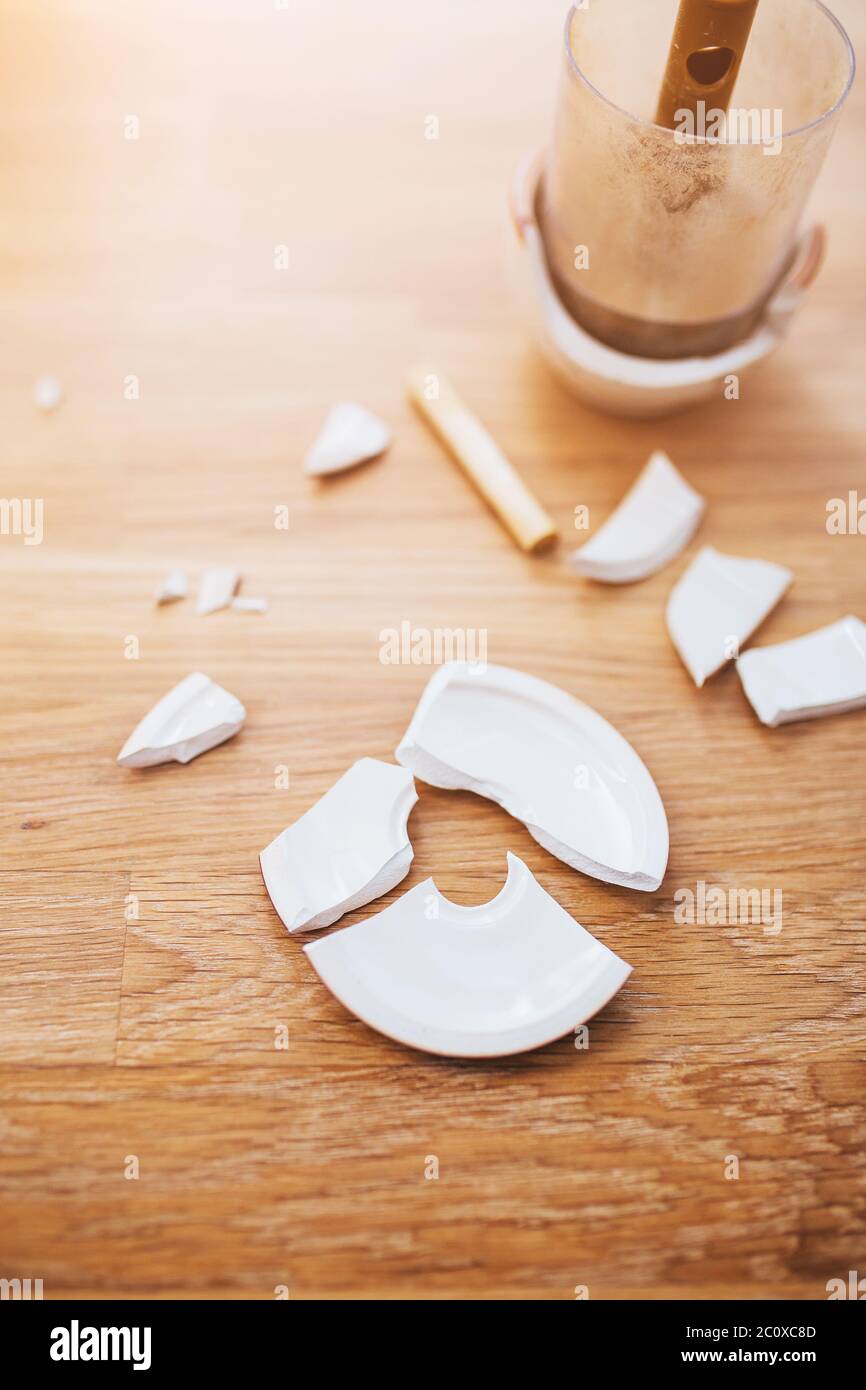 Broken ceramic vase hi-res stock photography and images - Alamy