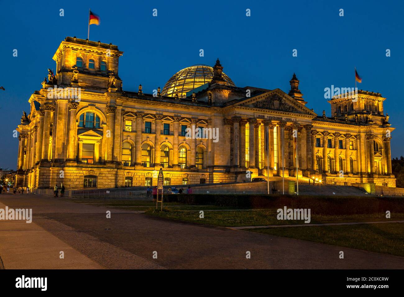 Illuminated facade reichstag night hi-res stock photography and images ...